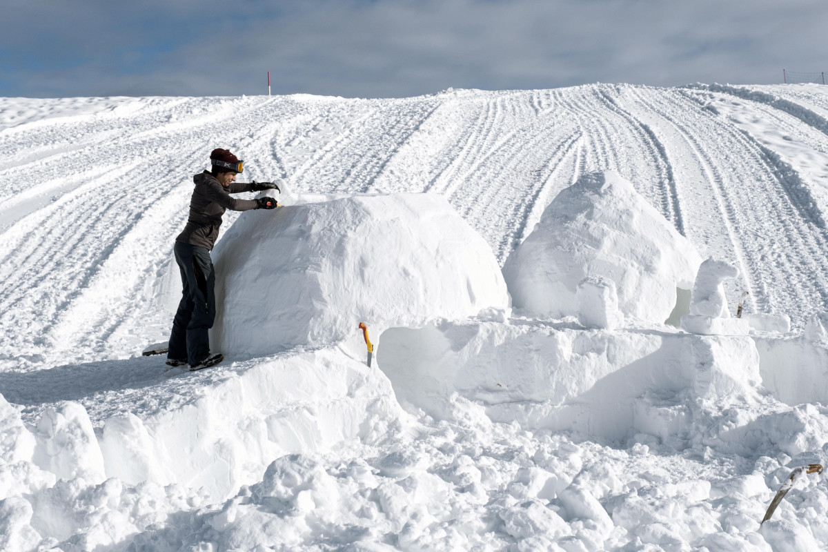 Building an igloo – the team event in winter · Iglu-Dorf – the original