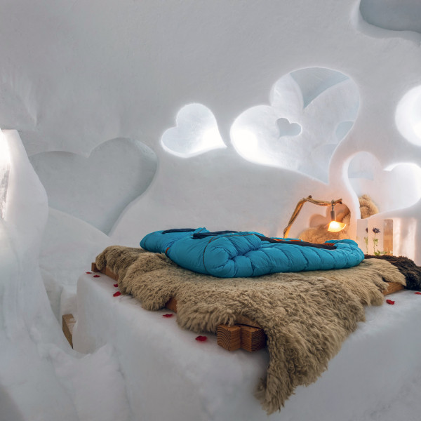 Iglu-Übernachtung auf der Zugspitze · Iglu-Dorf – das Original